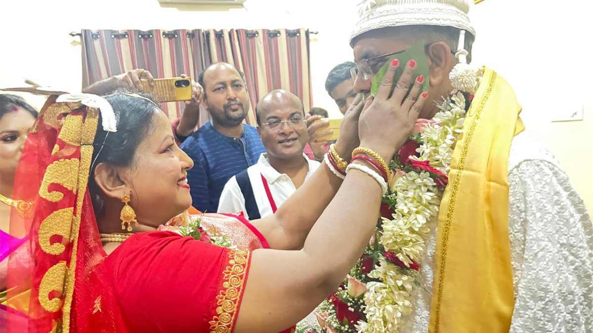 Wedding Pictures: Dilip Ghosh and Rinku Majumdar