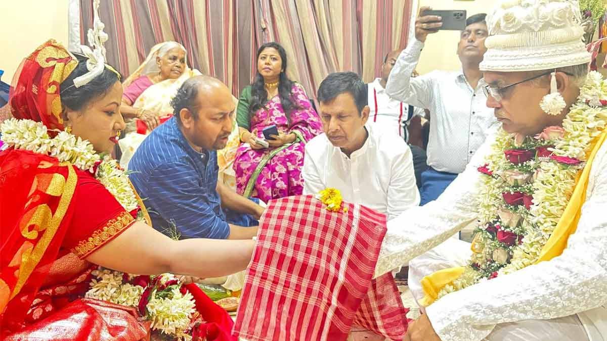 Wedding Pictures: Dilip Ghosh and Rinku Majumdar