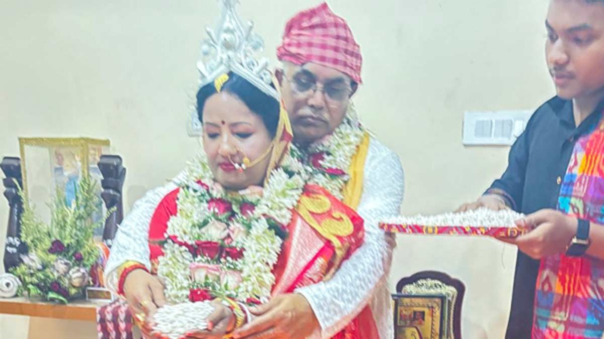 Wedding Pictures: Dilip Ghosh and Rinku Majumdar