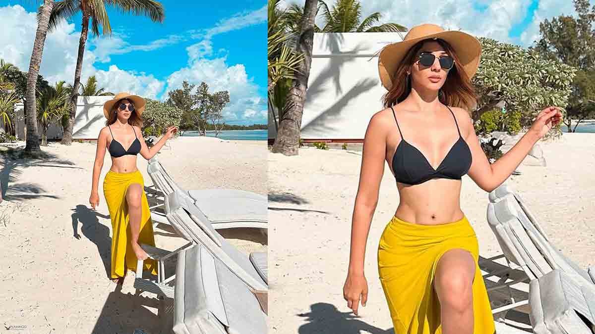 Kimaya Kapoor oozes oomph in black bold bikini