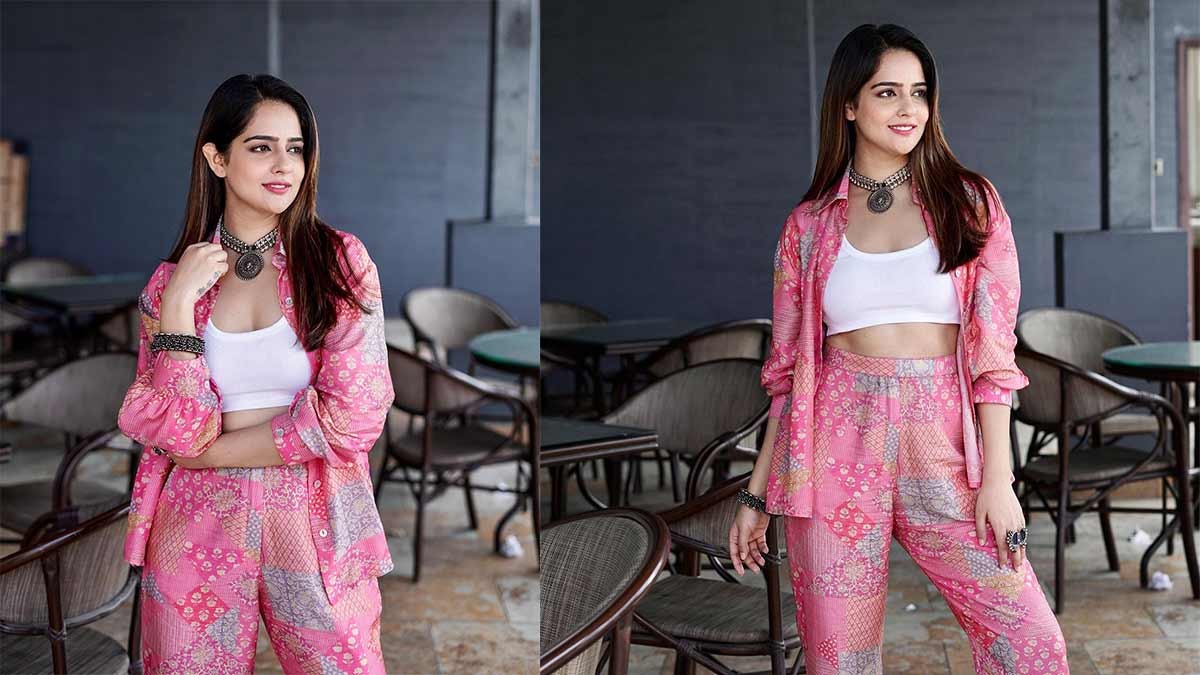 Malvi Malhotra Flaunts her Curves in Grey Bralette