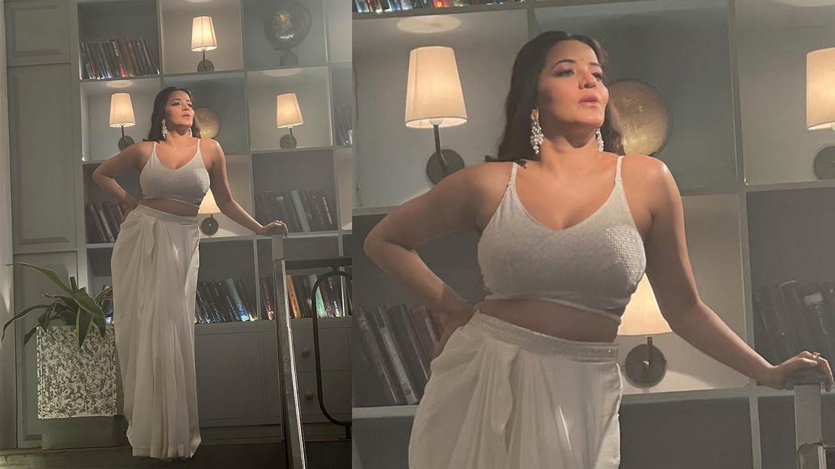 Monalisa flaunts her gorgeous curves in these bewitching pics