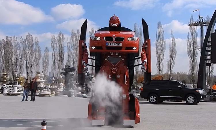 BMW 3 Series: A car that turns into Transformer