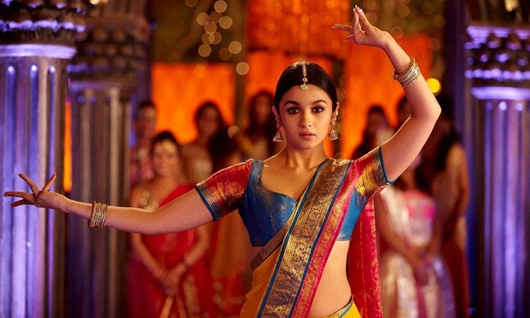 Top 9 most iconic on-screen looks of Bollywood star Alia Bhatt