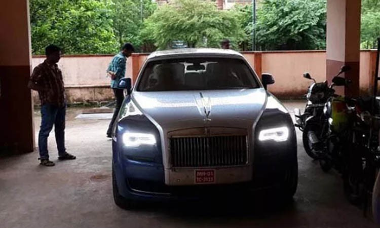Top 10 politicians who have collection of wide-ranging luxury cars