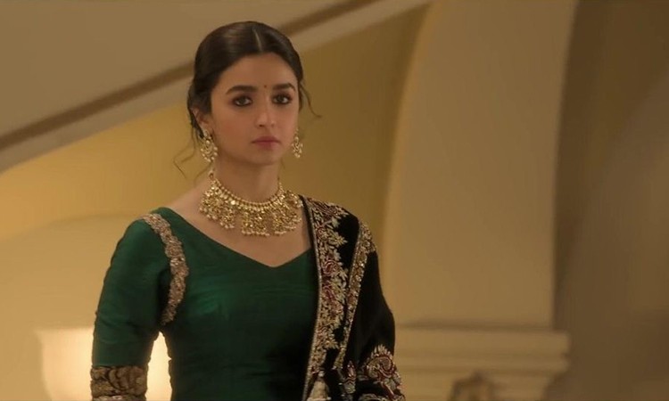 Top 8 Bollywood movies that are great for traditional wear inspiration 8095