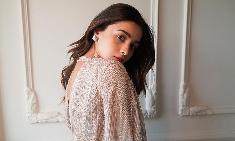 Alia Bhatt looks nothing less than dreamy in pastel bralette, trousers ...