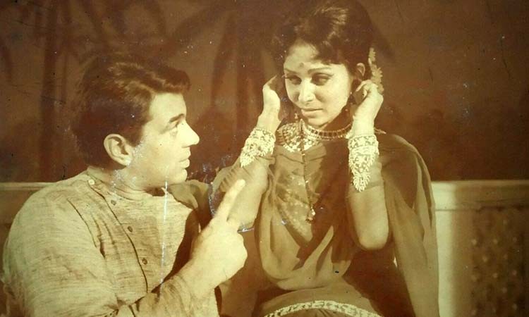 Bollywood legend: Waheeda Rehman | Top 10 mesmerizing movies of the ...
