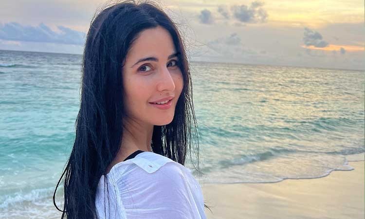 Katrina Kaif brightens up the internet with her look in a short ...