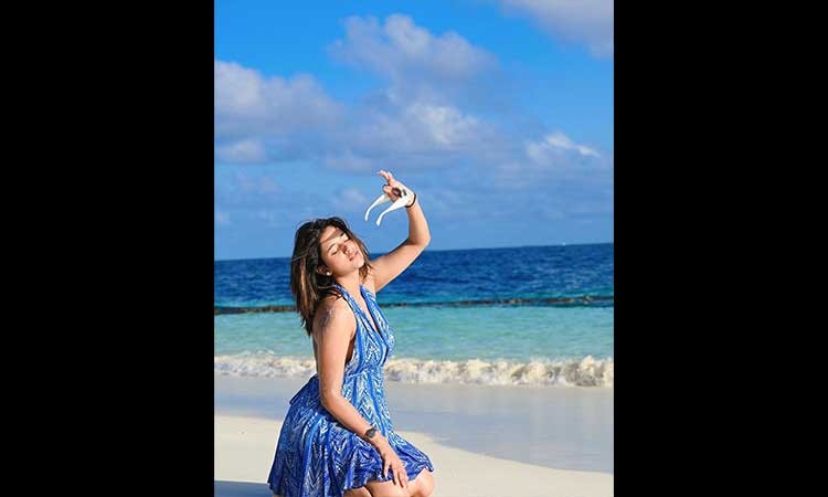 Anjali Arora looks sizzling hot in Lehenga choli