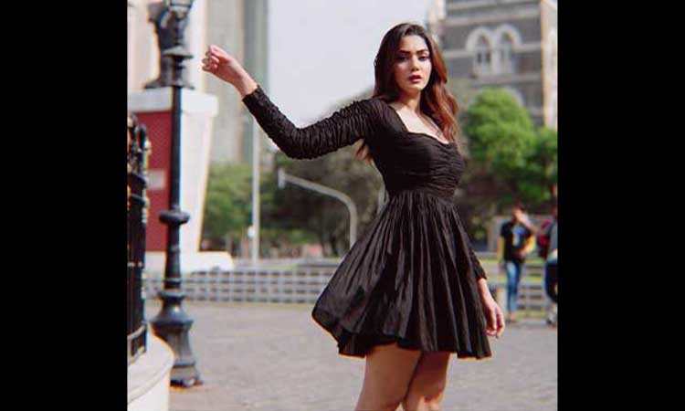 Sana Makbul sizzles in classy all-black dress