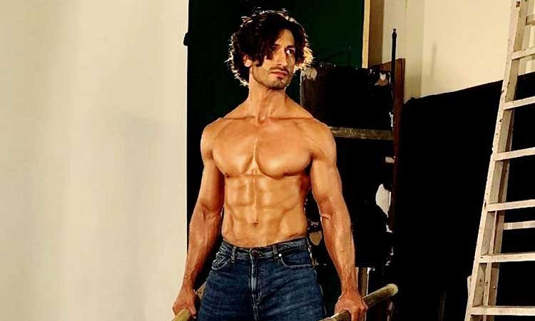 Hrithik Roshan to Ranveer Singh: 10 Bollywood actors with stunning six ...