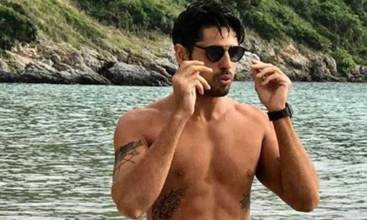 Hrithik Roshan to Ranveer Singh: 10 Bollywood actors with stunning six ...