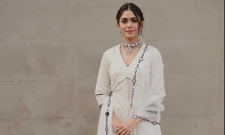 Mrunal Thakur looks simply gorgeous in silver strapless body-con dress