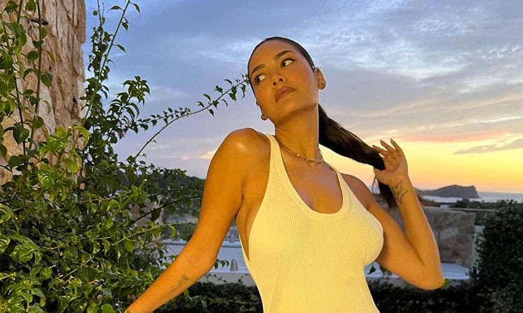 Esha Gupta raises hotness quotient in white ribbed bodycon dress