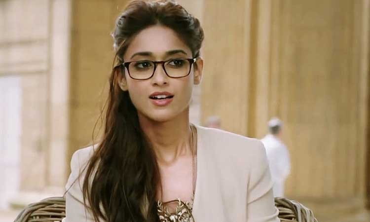 8 Bollywood actresses who look most attractive with specs