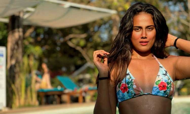 Rutuja Sawant oozes hotness in colourful bikini Rutuja Sawant oozes hotness in colourful bikini
