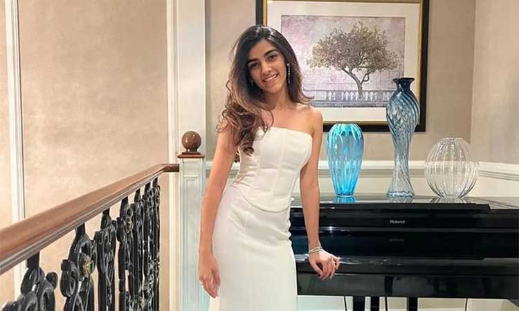Sourav Ganguly's gorgeous daughter Sana looks stunning in these pics