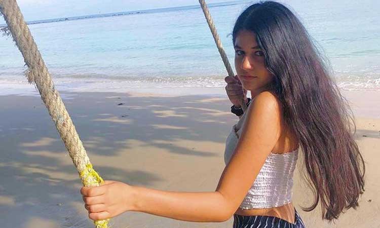 Dimple Kapadia's granddaughter Naomika Saran's bewitching pictures will ...