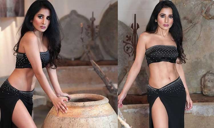 Demi Mann flaunts her hourglass figure in these bikini pics