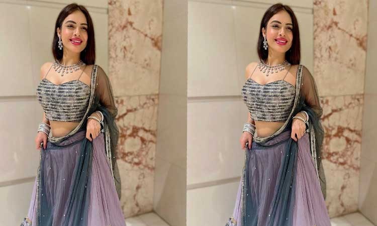 Neha Malik flaunts her curves in stylish black outfit