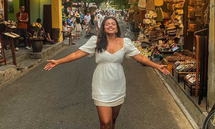 Dimple Paul looks like a sight to behold in her latest bewitching ...