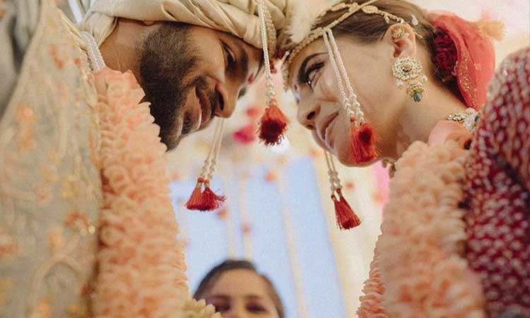 Mittali Parulkar: Meet the charming wife of India's sensational all ...