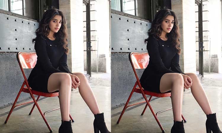 Krithi Shetty shows her bindaas beauty in black bodycon dress
