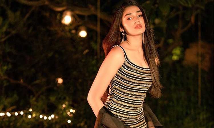 Krithi Shetty shows her bindaas beauty in black bodycon dress