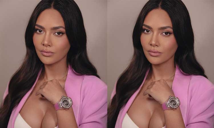Esha Gupta Flaunts Her Toned Figure In Pink Pantsuit With A Cleavage