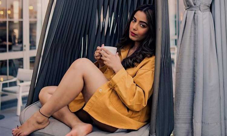 Srishty Rode flaunts her toned body in yellow monokini