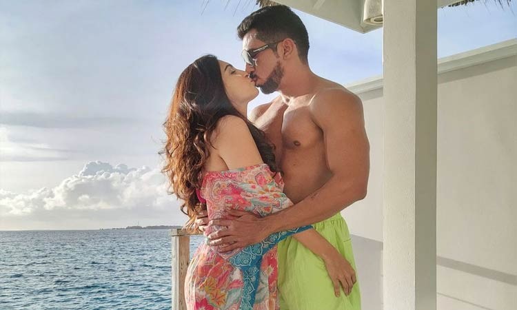 Shiny Doshi flaunts her hourglass figure in breathtaking bikini pics