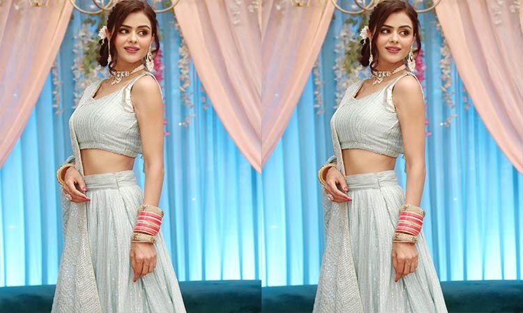 Lehenga Love: Priyanka Chahar Choudhary looks drop-dead gorgeous