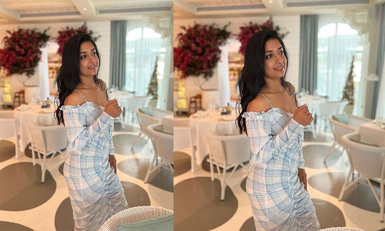Meera Jasmine stuns in these glamorous pics
