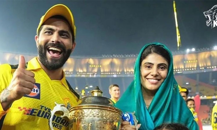 Adorable Pics: Ravindra Jadeja hugs wife Rivaba after CSK's memorable victory in IPL 2023 final