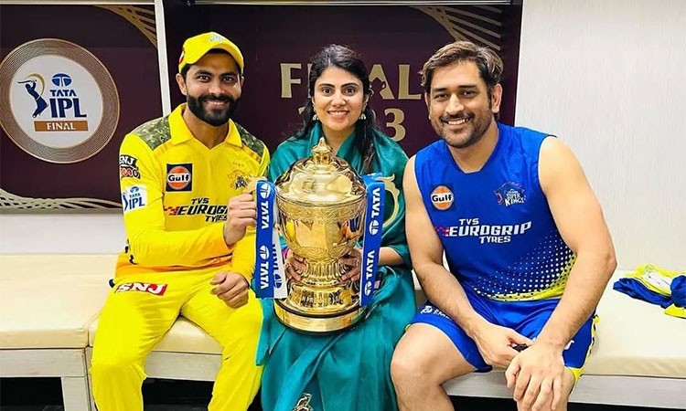 Adorable Pics: Ravindra Jadeja hugs wife Rivaba after CSK's memorable victory in IPL 2023 final