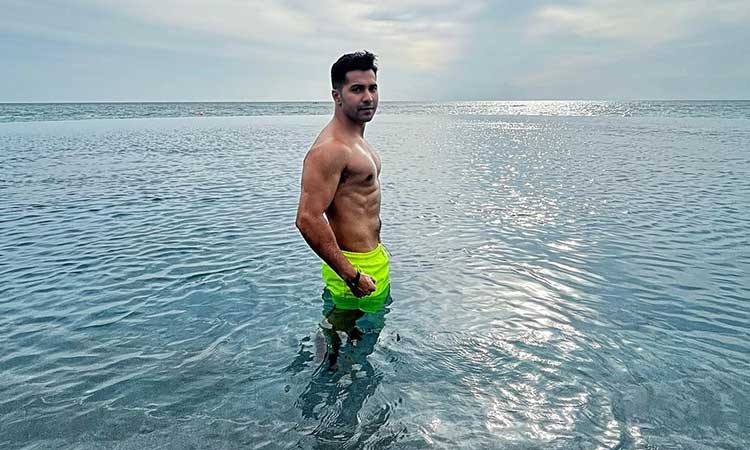 Varun Dhawan flaunts his chiseled physique in shirtless pics Varun Dhawan flaunts his chiseled physique in shirtless pics