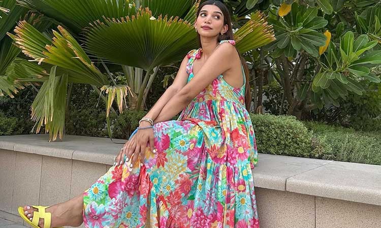 Maternity Chic: Juhi Godambe flaunts baby bump in olive see-through gown