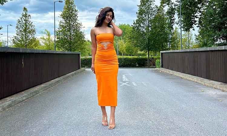 Gorgeous Neha Khan ignites passion in these bewitching pics