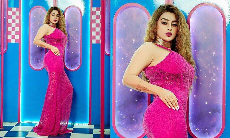 Ankita Dave flaunts her curves in sizzling pink dress