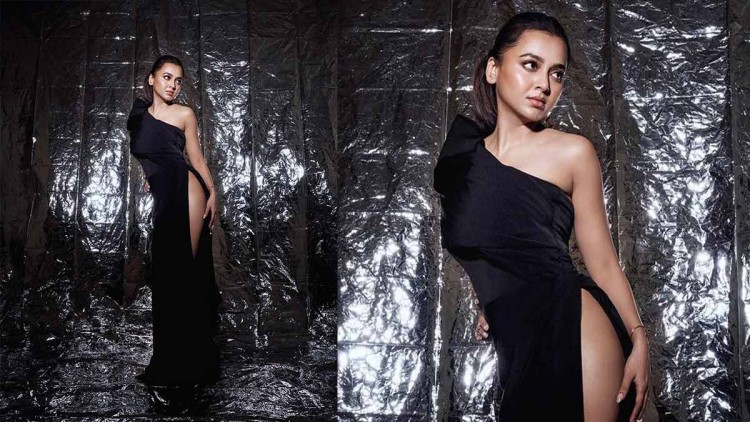 Tejasswi Prakash sets hearts racing in stunning black gown Tejasswi Prakash sets hearts racing in stunning black gown